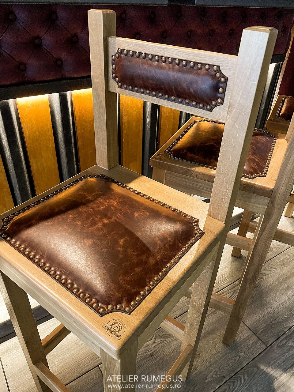 Scaune bar lemn masiv stejar piele - Atelier Rumegus